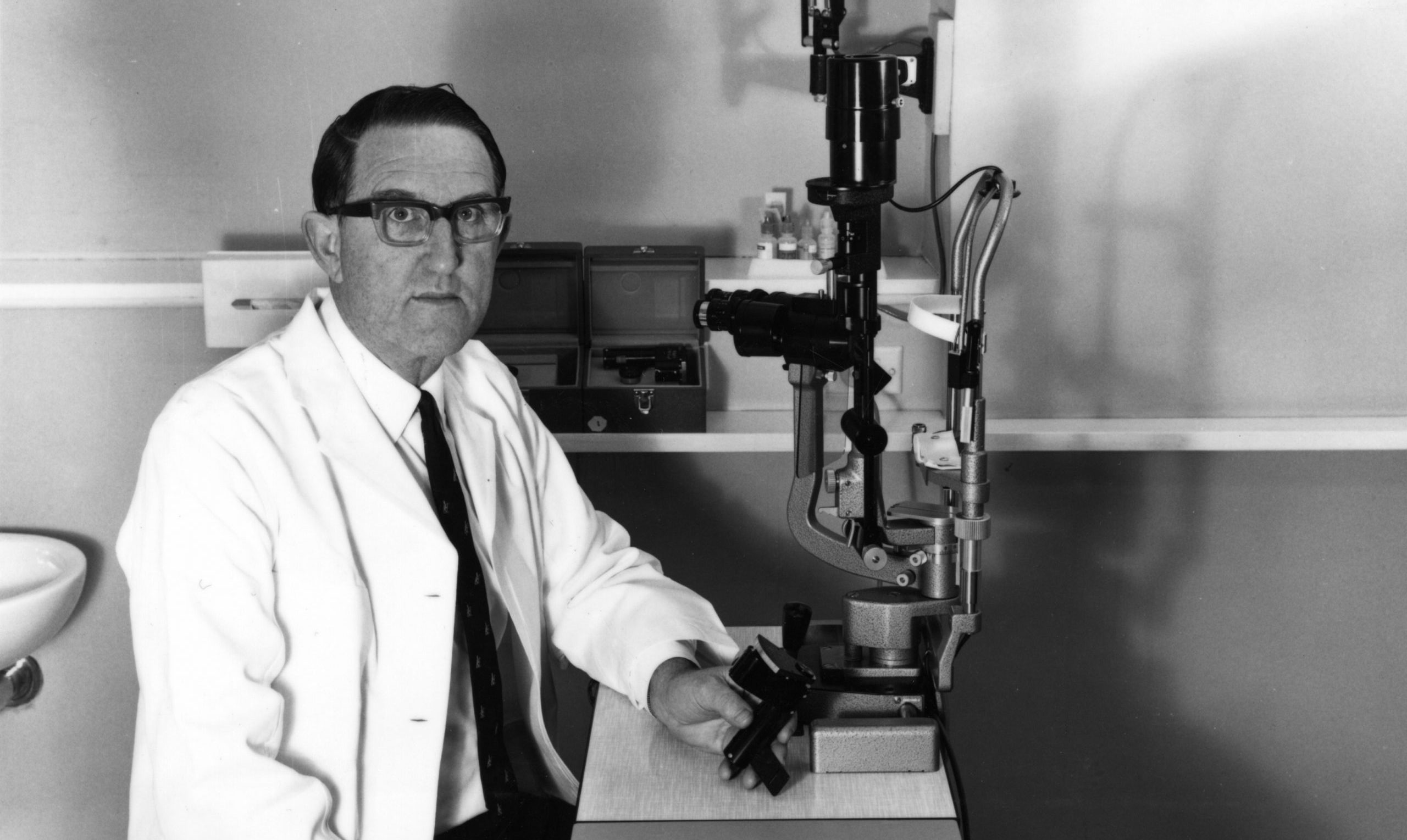 Ronald Lowe Library – The Royal Victorian Eye and Ear Hospital